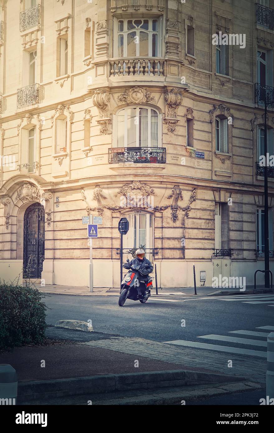 Paris motorcycle hi-res stock photography and images - Alamy