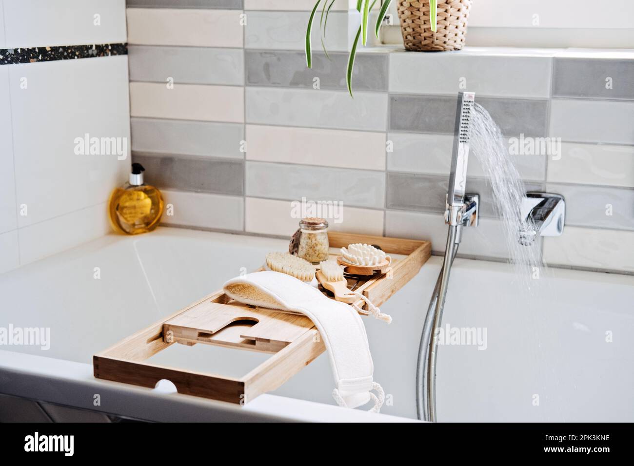 Body cleanse, how to detox body and skin. Spa wellness beauty ...