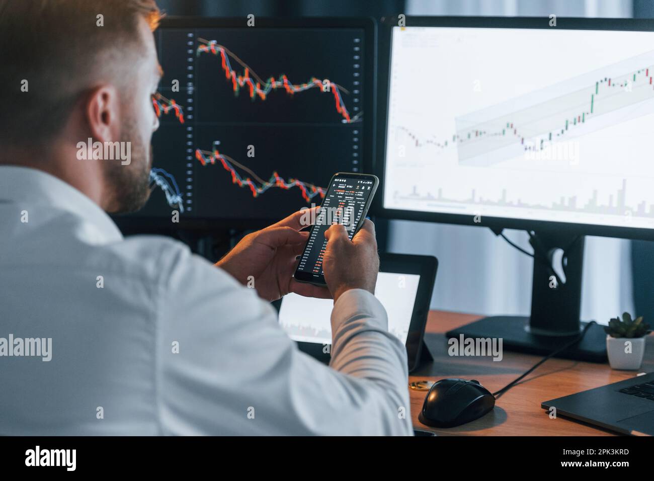 Graphs going down young hi-res stock photography and images - Alamy