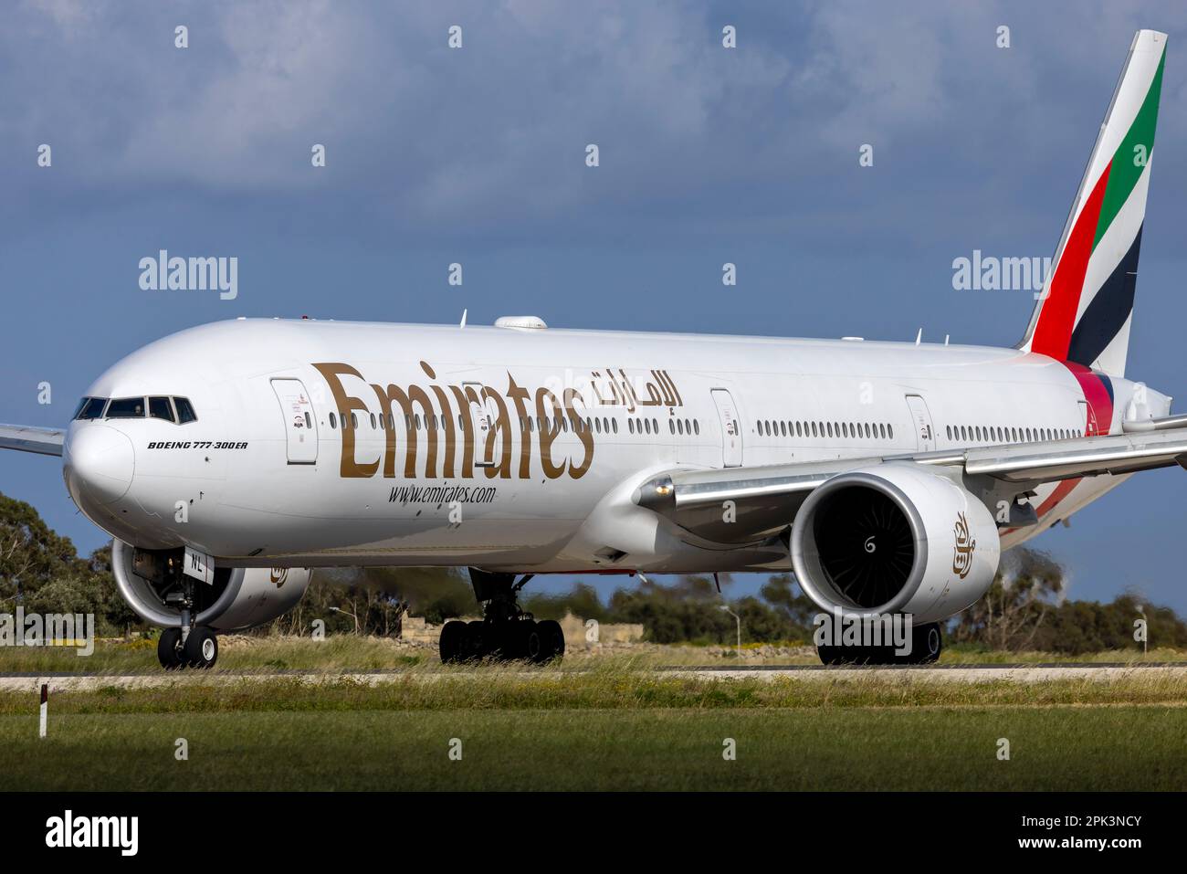 Emirates Boeing 777-31H-ER (REG: A6-ENL) preparing for take off from ...