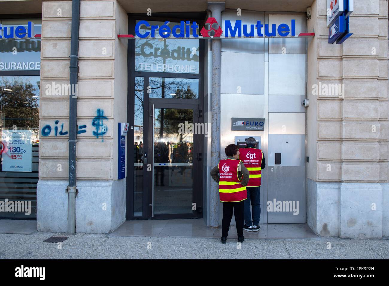 Credit mutuel cash machine hi-res stock photography and images - Alamy