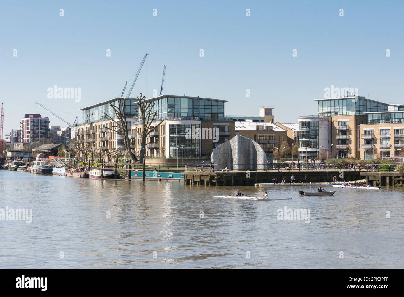 Apartments and housing surrounding Simon Packard's ‘Liquidity ...