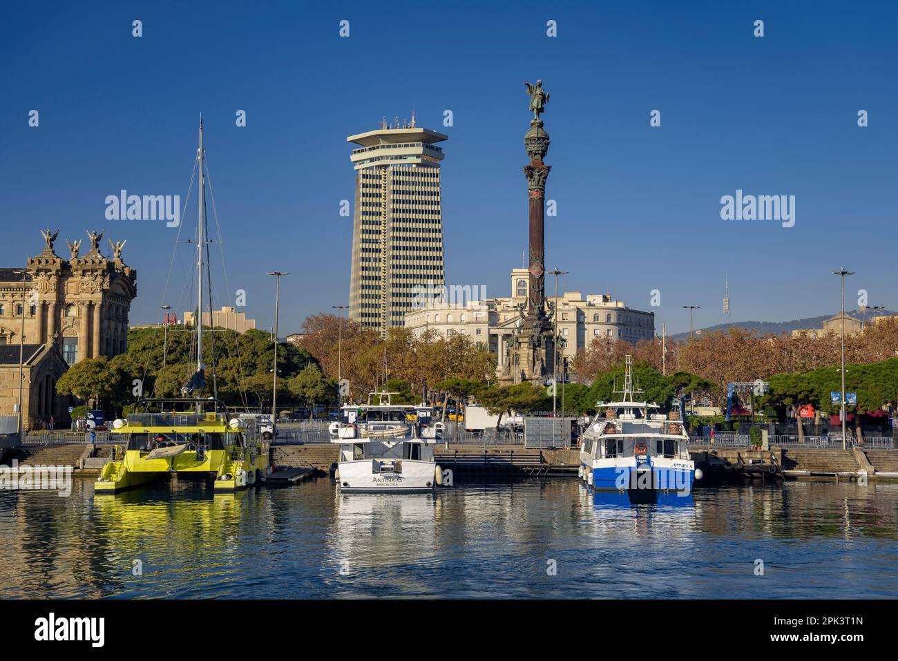 The Columbus Monument, the Columbus Tower and the boats of the Port ...