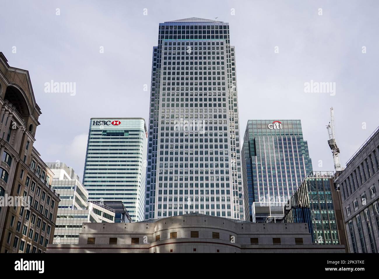 R real estate logo hi-res stock photography and images - Alamy