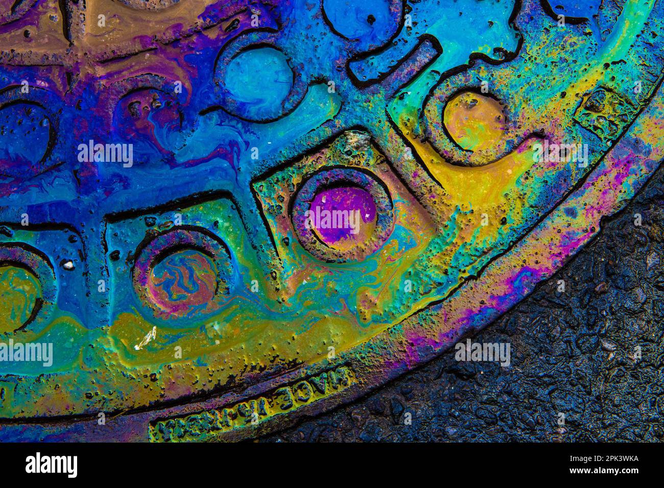 Oil spill on manhole cover N.Y.C. street Stock Photo - Alamy