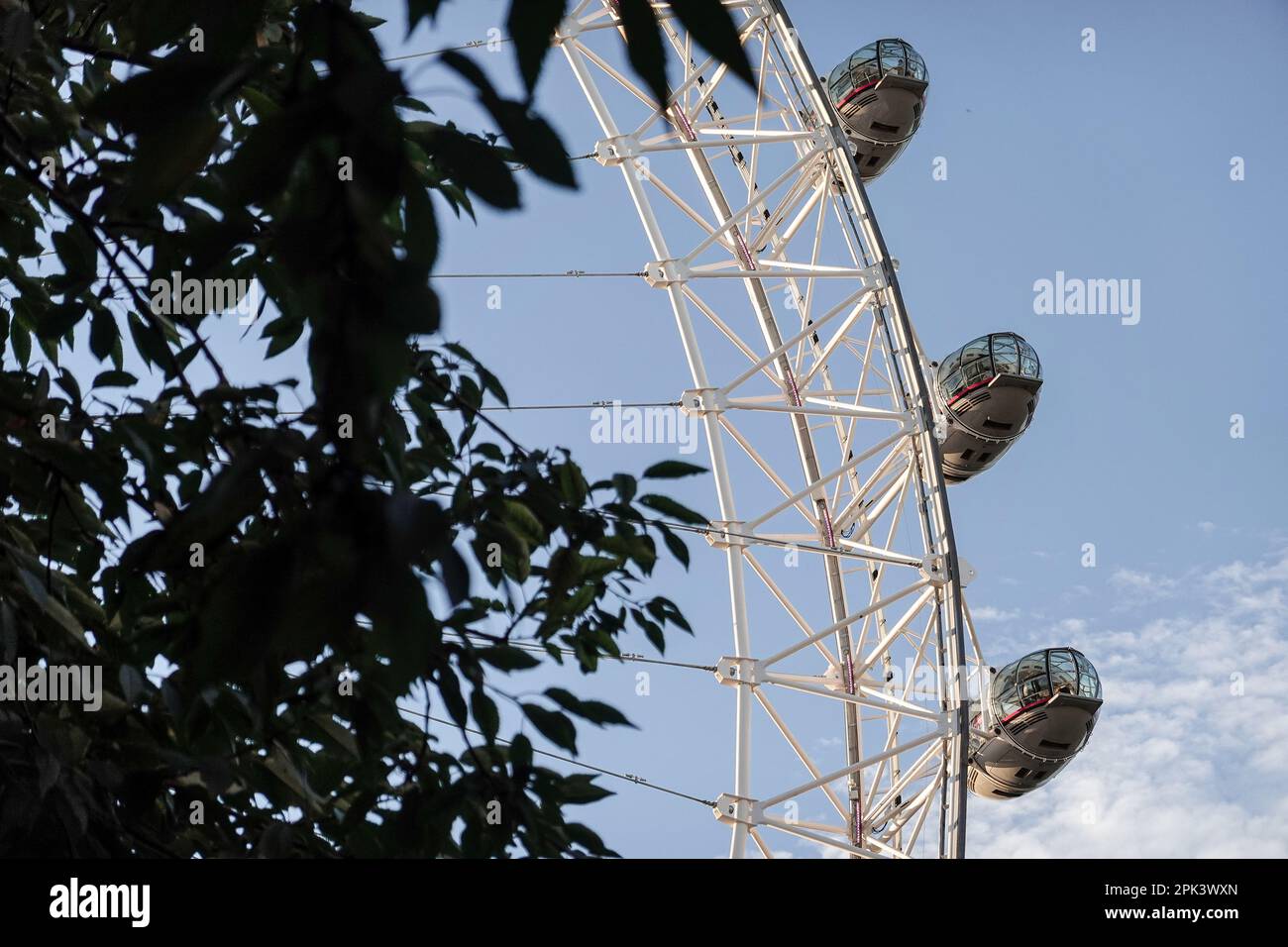 London, UK. 28th Oct, 2022. The London Eye Ferris Wheel on the banks of ...
