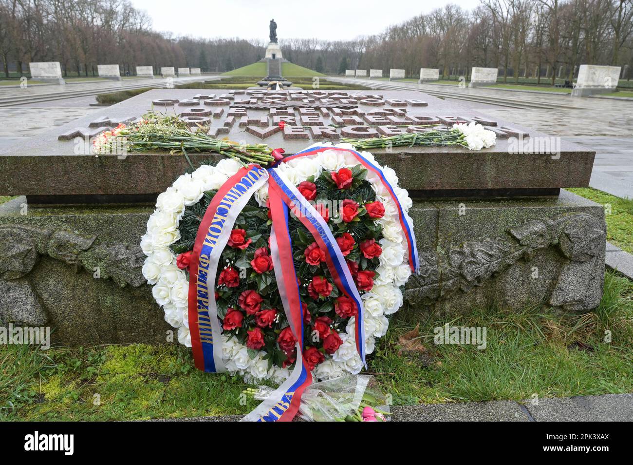 GERMANY, former East-Berlin, Treptow, soviet world war II memorial and ...