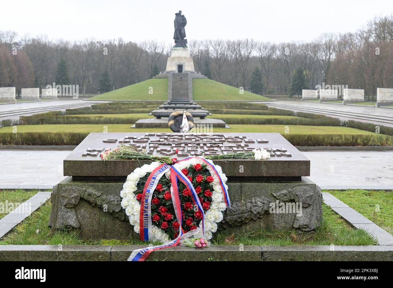 GERMANY, former East-Berlin, Treptow, soviet world war II memorial and ...