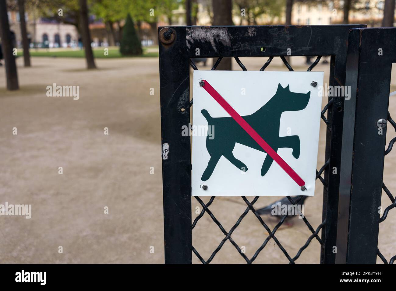 No dogs allowed sign on a fence in the park. Paris, France Stock Photo ...