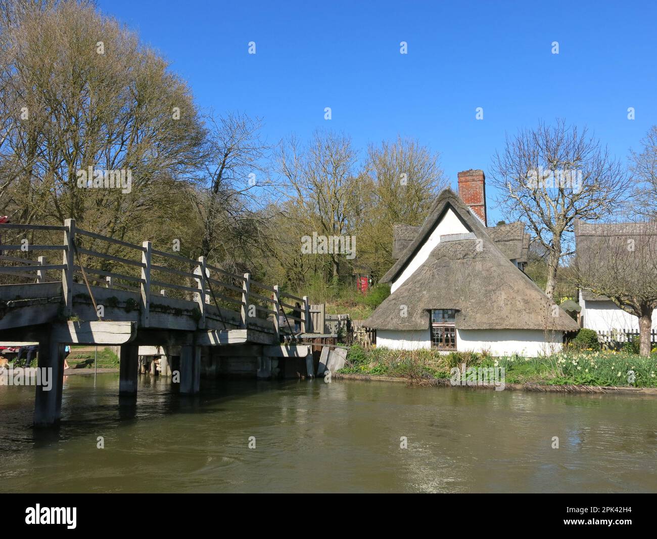 Dedham Vale in Suffolk: view of Bridge Cottage with its thatched roof ...