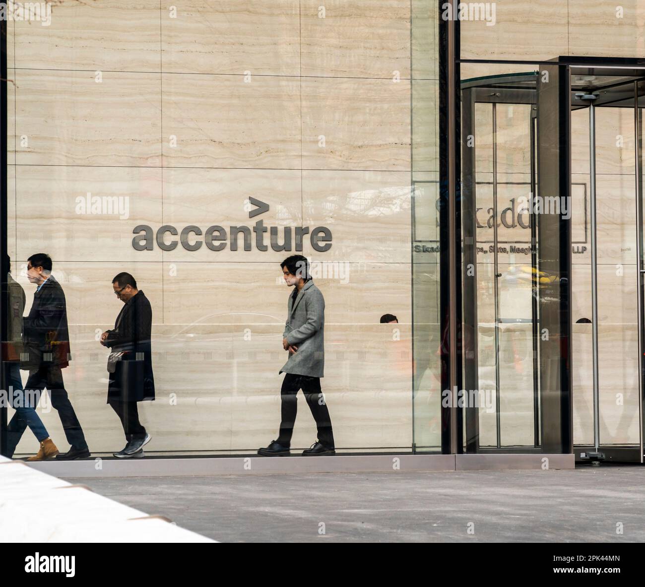 Accenture office inside hi-res stock photography and images - Alamy