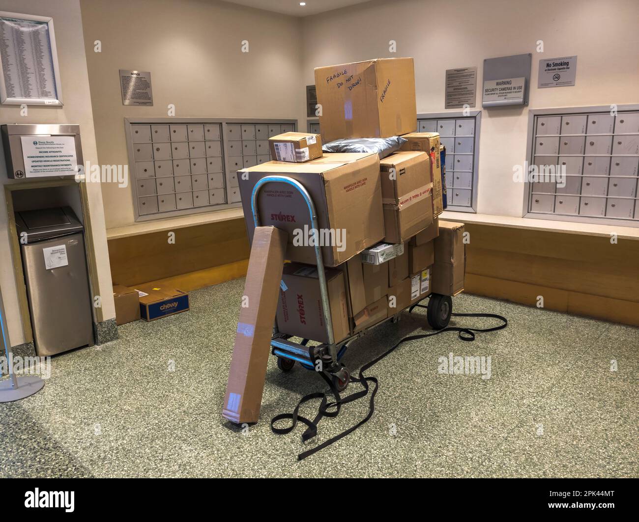 Package pilferage hi-res stock photography and images - Alamy