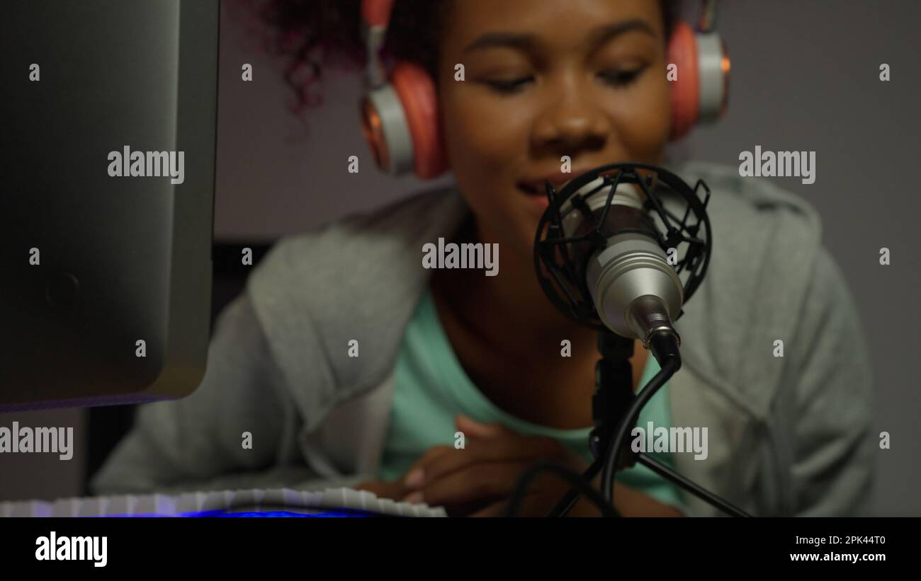 Streamer live hi-res stock photography and images - Alamy