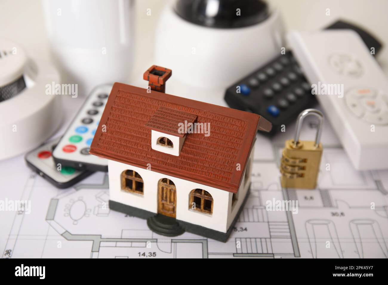 House model, CCTV camera, lock, remote controls, smoke and movement ...