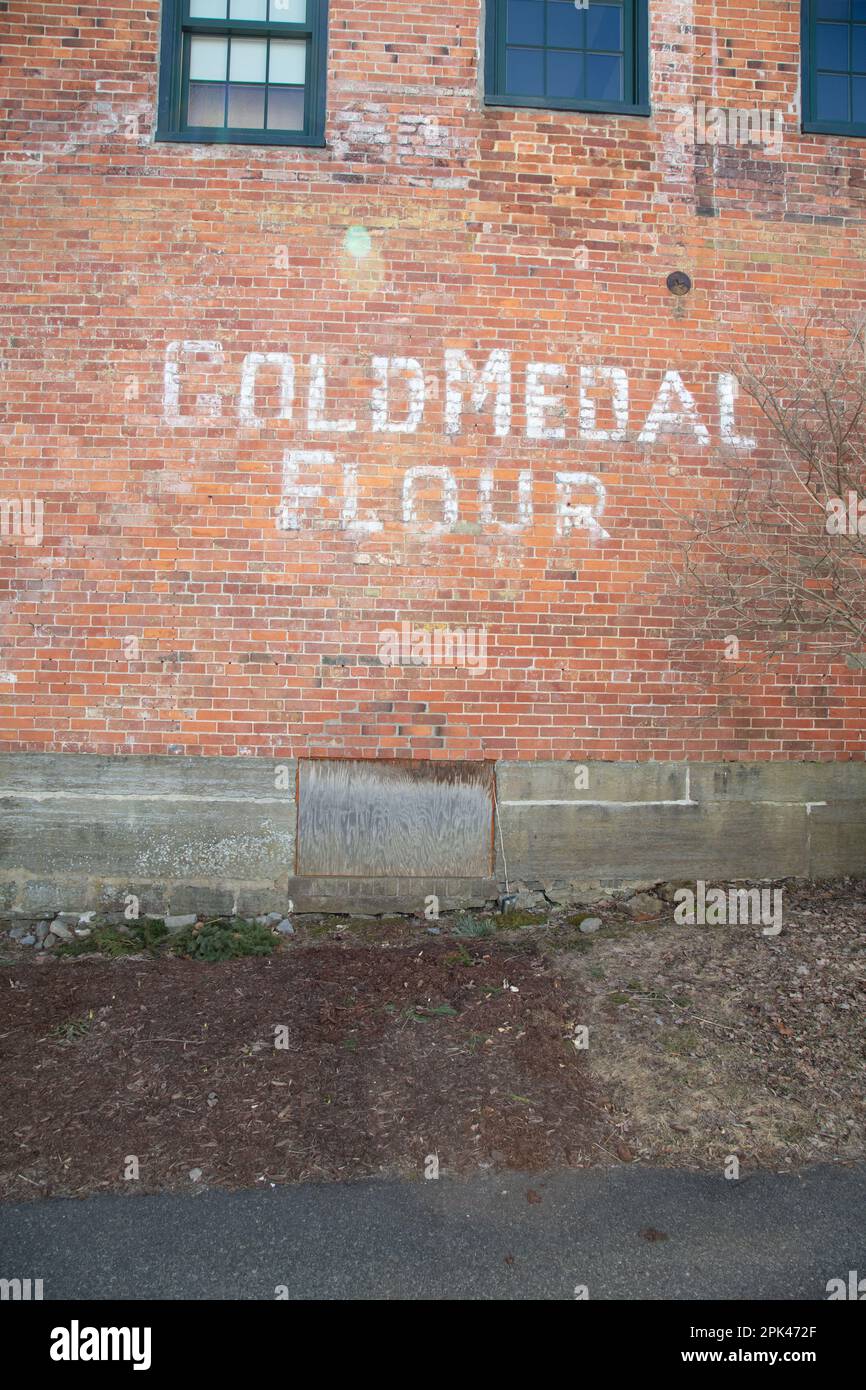 Gold Medal Flour Sign hand painted on brick Stock Photo - Alamy