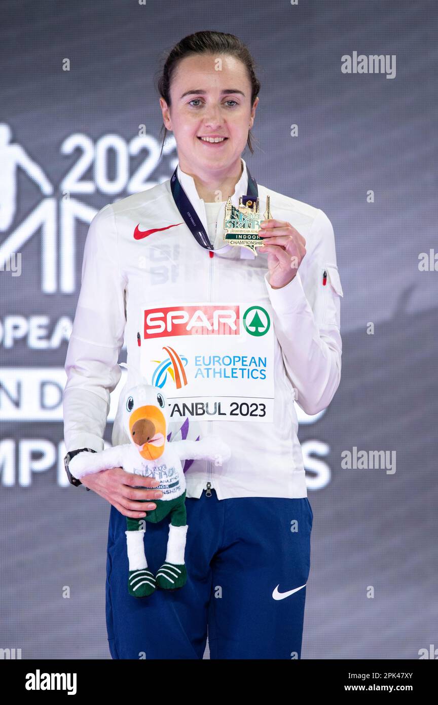 Laura Muir of Great Britain & NI gold medal presentation for the women ...