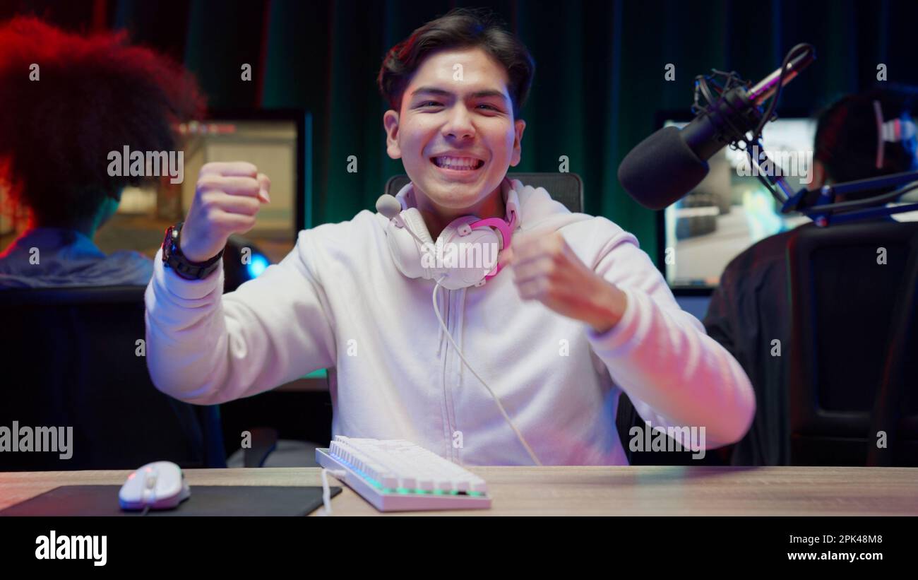 Game streamer using pc setup playing multiplayer first person shooter ...