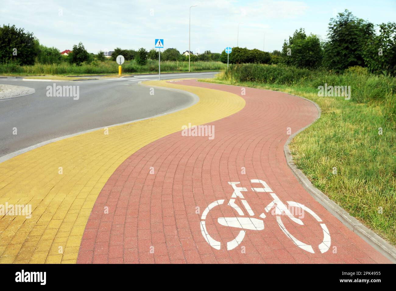 Pavement along road hi-res stock photography and images - Alamy