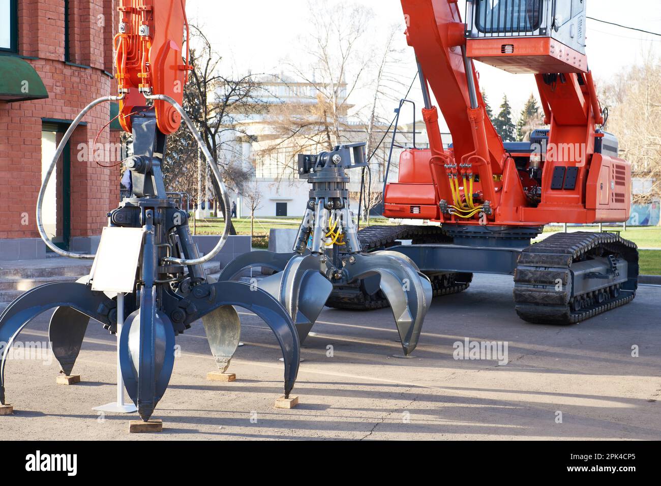 Red crawler crane hi-res stock photography and images - Alamy