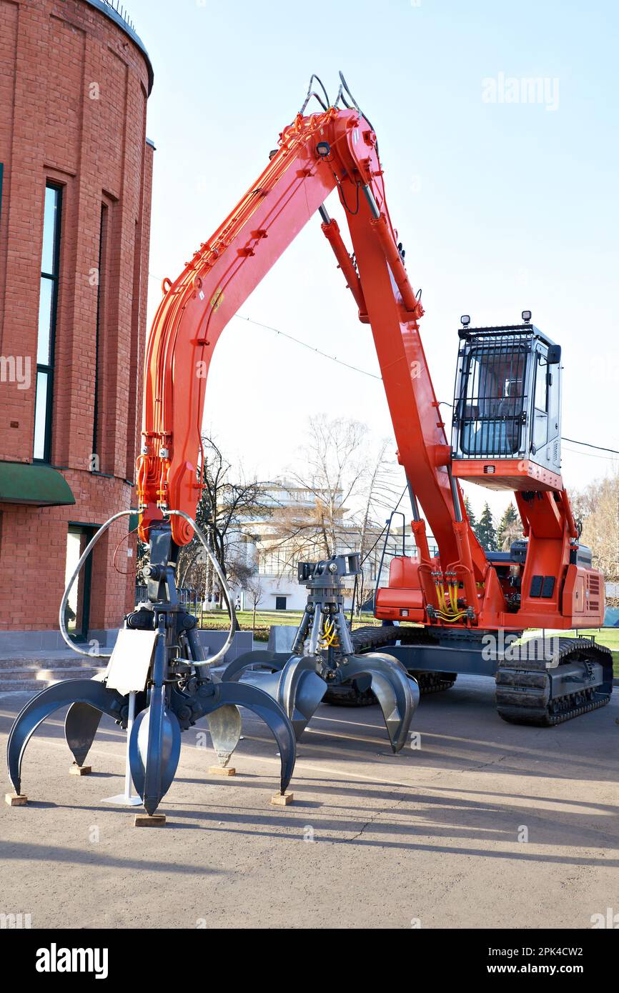 Red crawler crane hi-res stock photography and images - Alamy