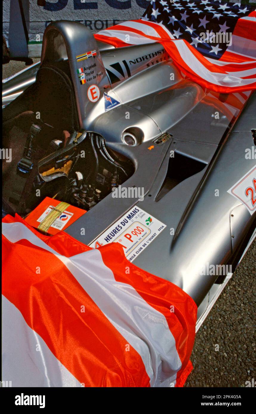 24 heures du Mans 2000 - Cadillac Northstar LMP Driven by: Wayne Taylor ...