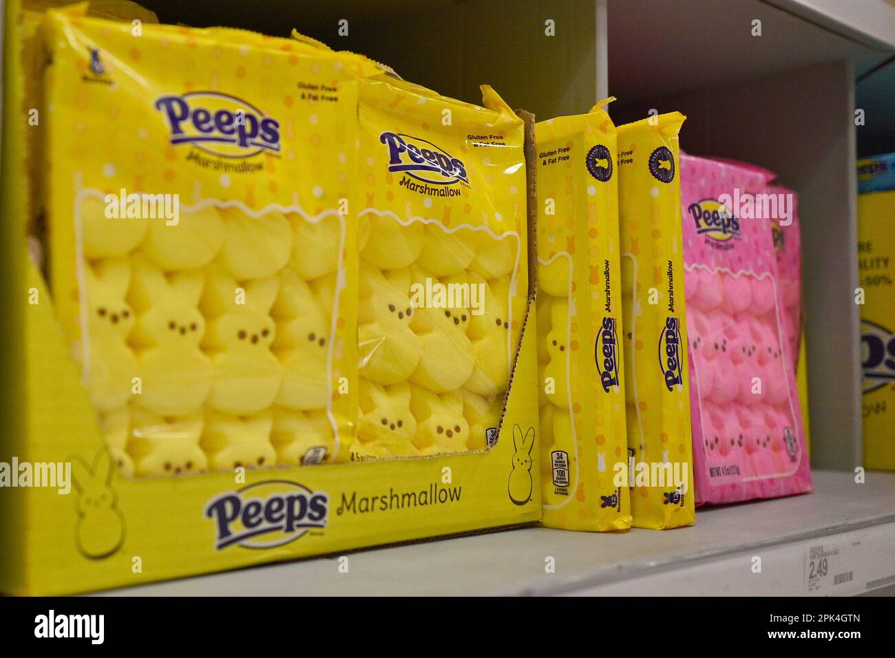 Reeses peanut butter egg hi-res stock photography and images - Alamy