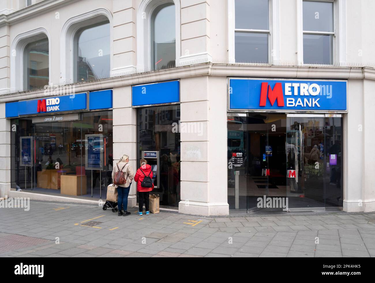 Metro bank shop front hi-res stock photography and images - Alamy
