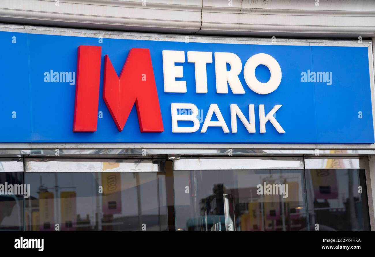 Metro bank branch in brightons city centre hi-res stock photography and ...