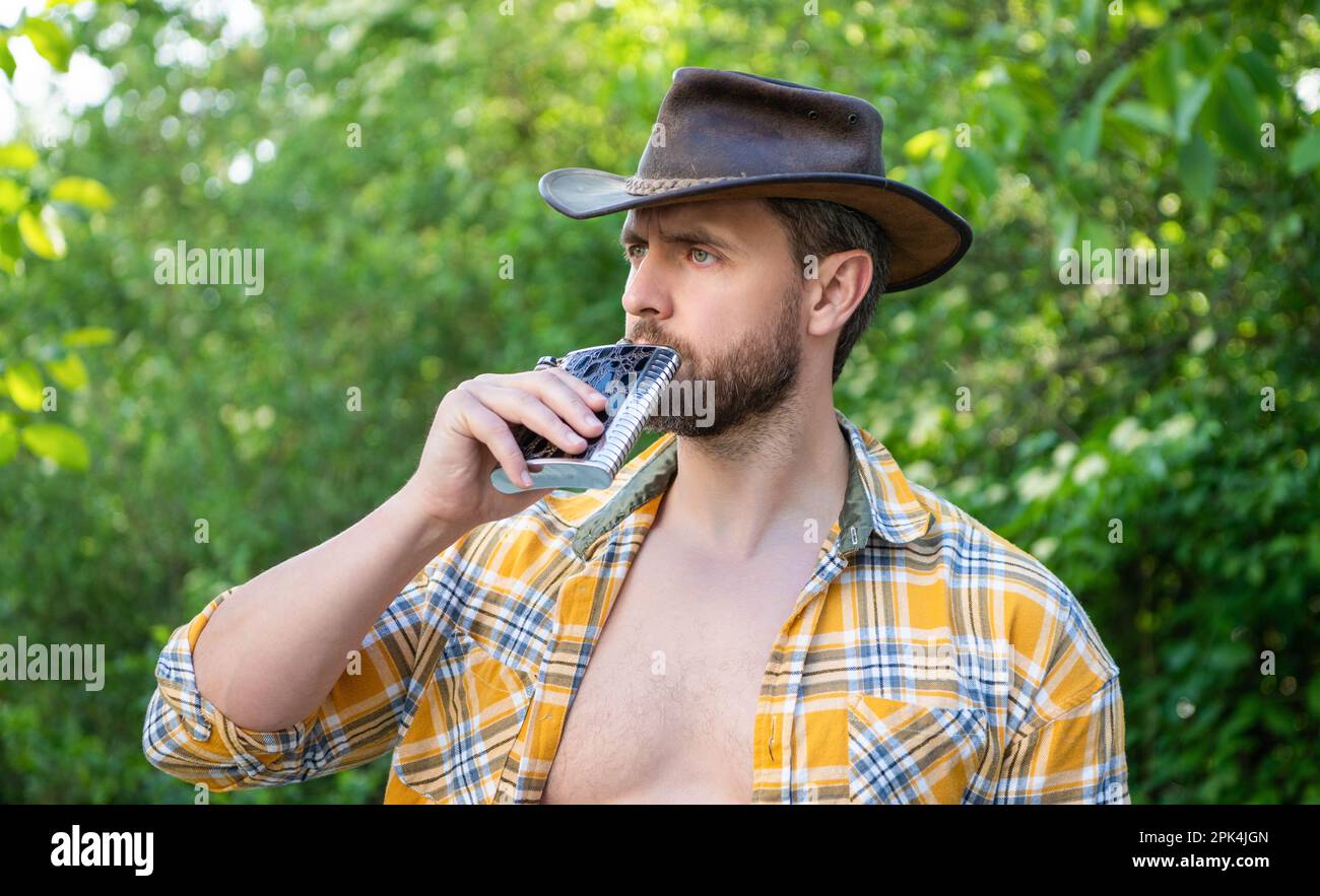 Bourbon hipflask hi-res stock photography and images - Alamy