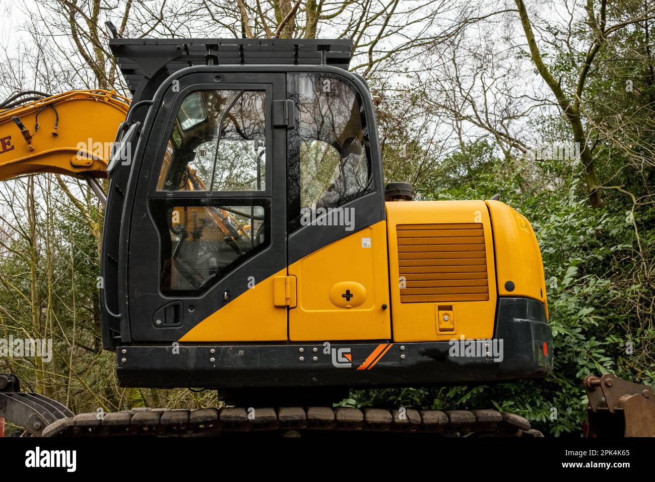 Digger on back of lorry waiting to be unloaded Stock Photo - Alamy