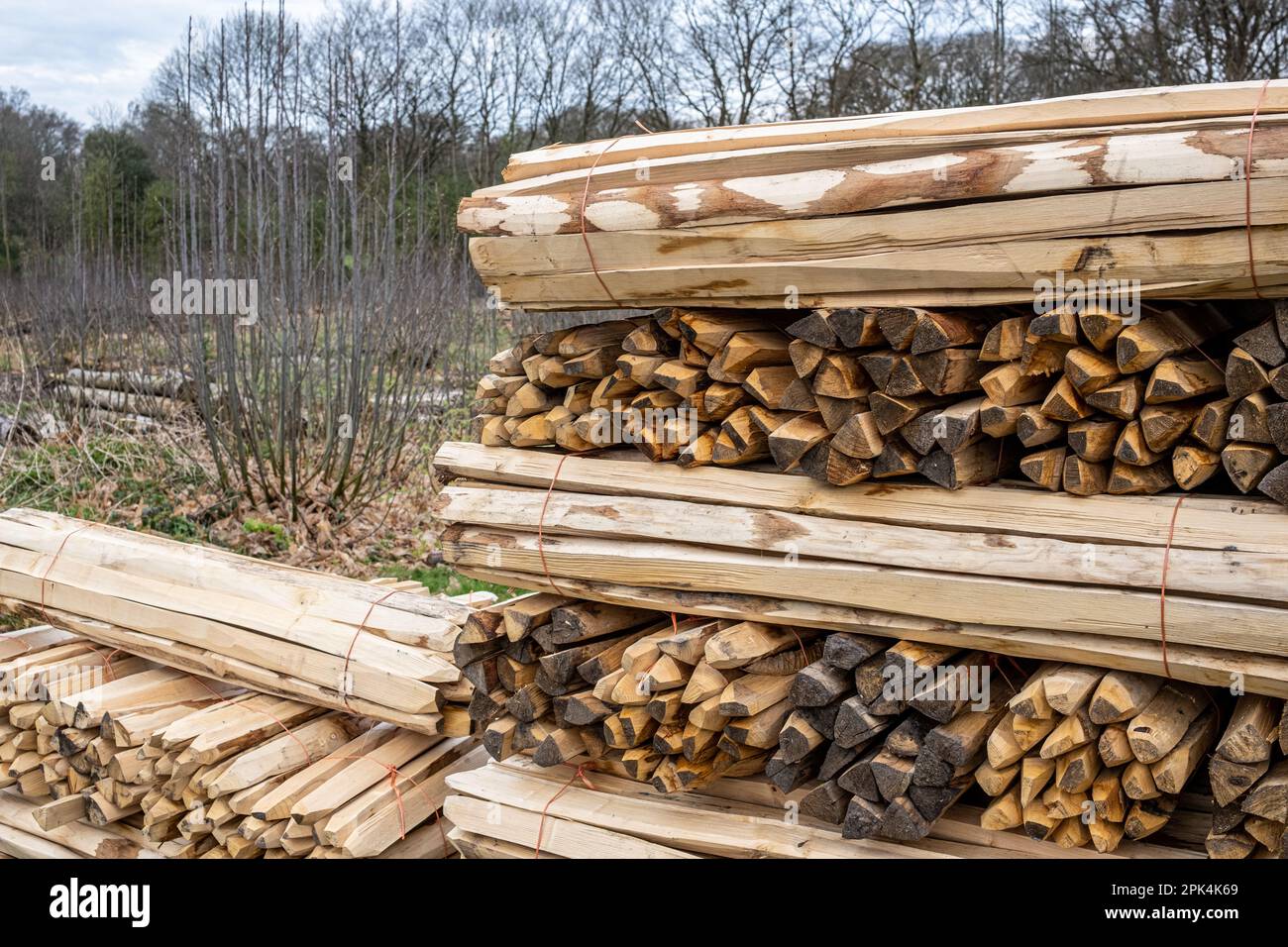 A stack of chestnut pales waiting for collection Stock Photo - Alamy