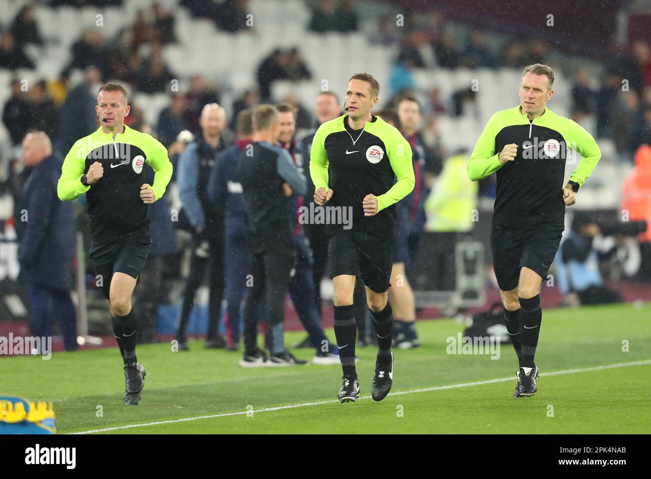 Assistant referee scott ledger hi-res stock photography and images - Alamy