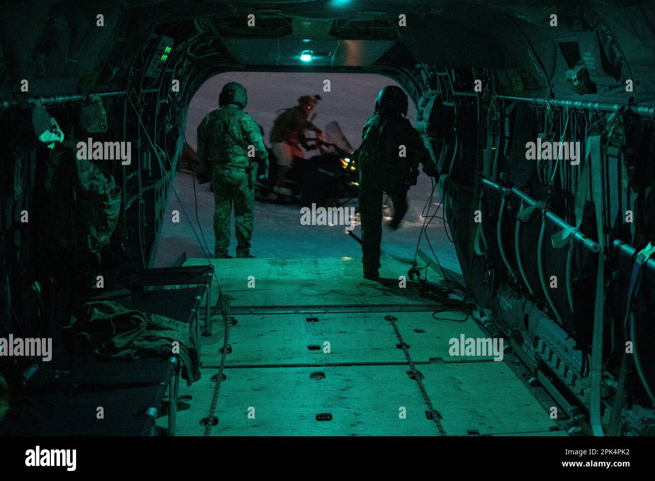 U.S. Army Soldiers assigned to Bravo Company, 1st Battalion, 52nd ...