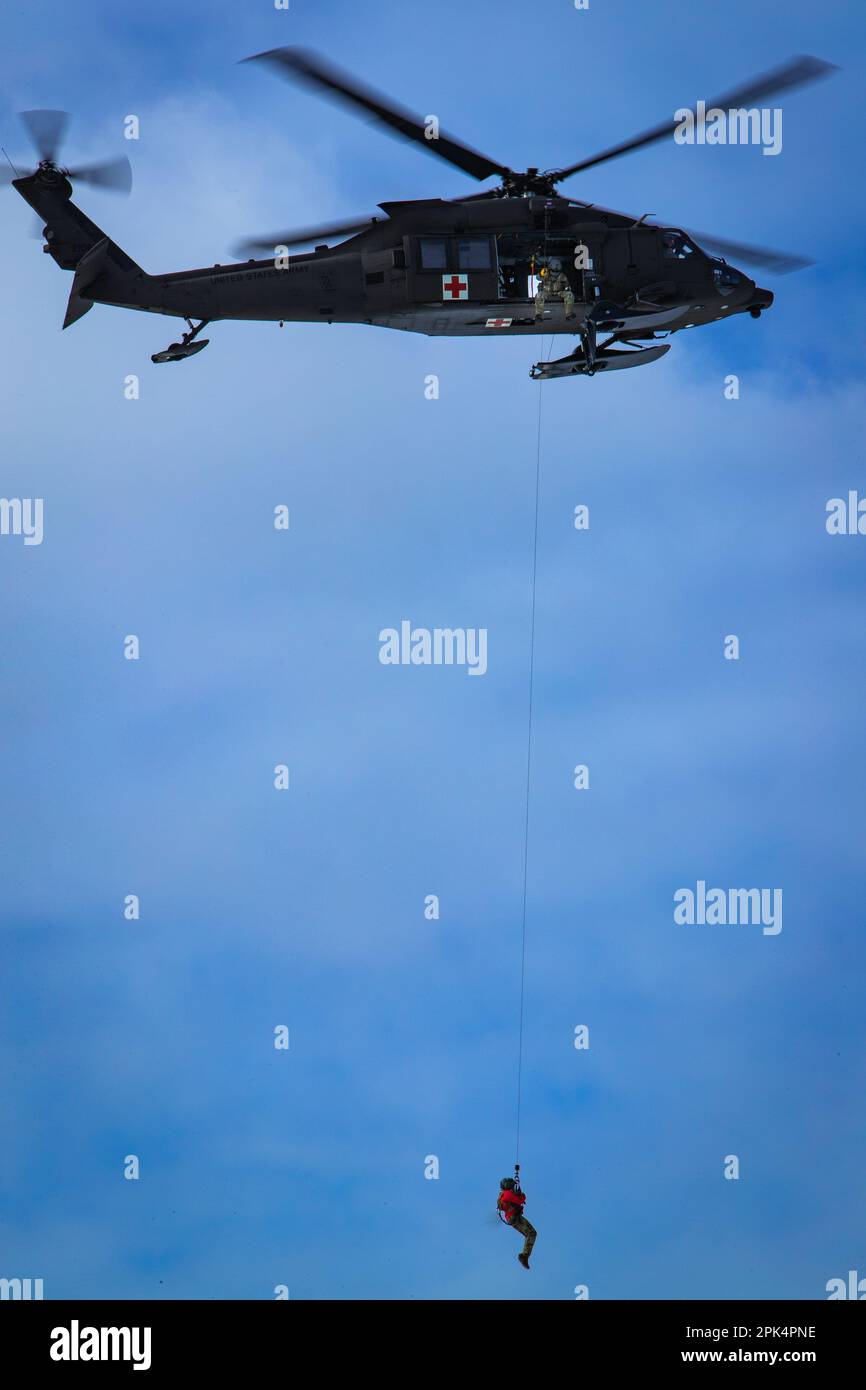 Crew members with the Alaska Army National Guard Golf Company, 2-211th ...