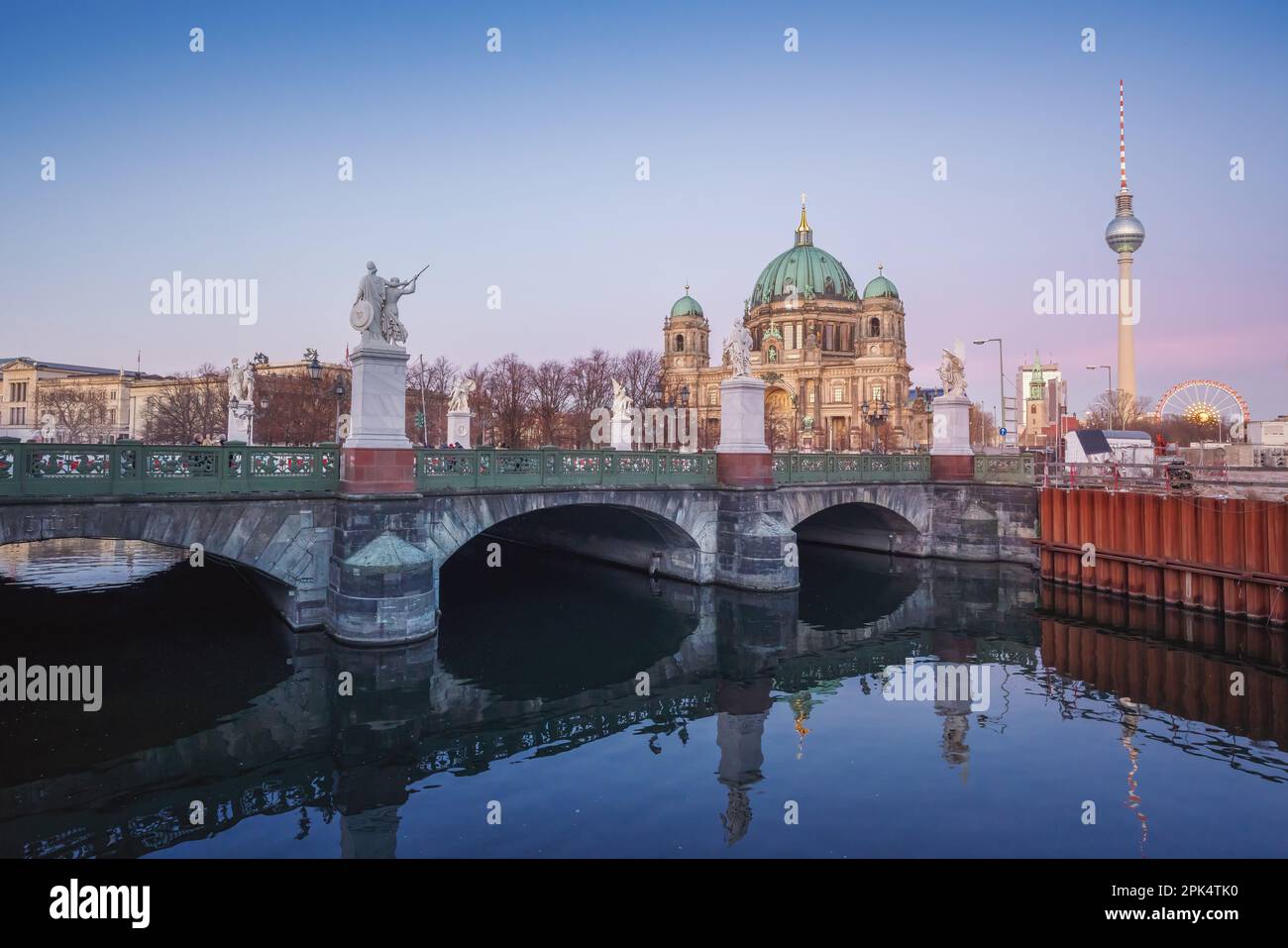 Schlossbrucke Bridge with Berlin Cathedral and Fernsehturm TV Tower at ...
