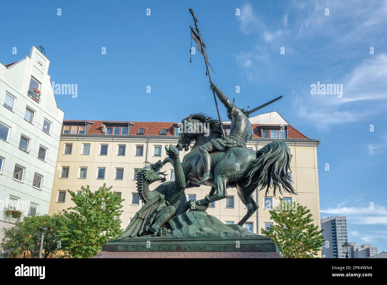 Bronze statue st george dragon hi-res stock photography and images - Alamy