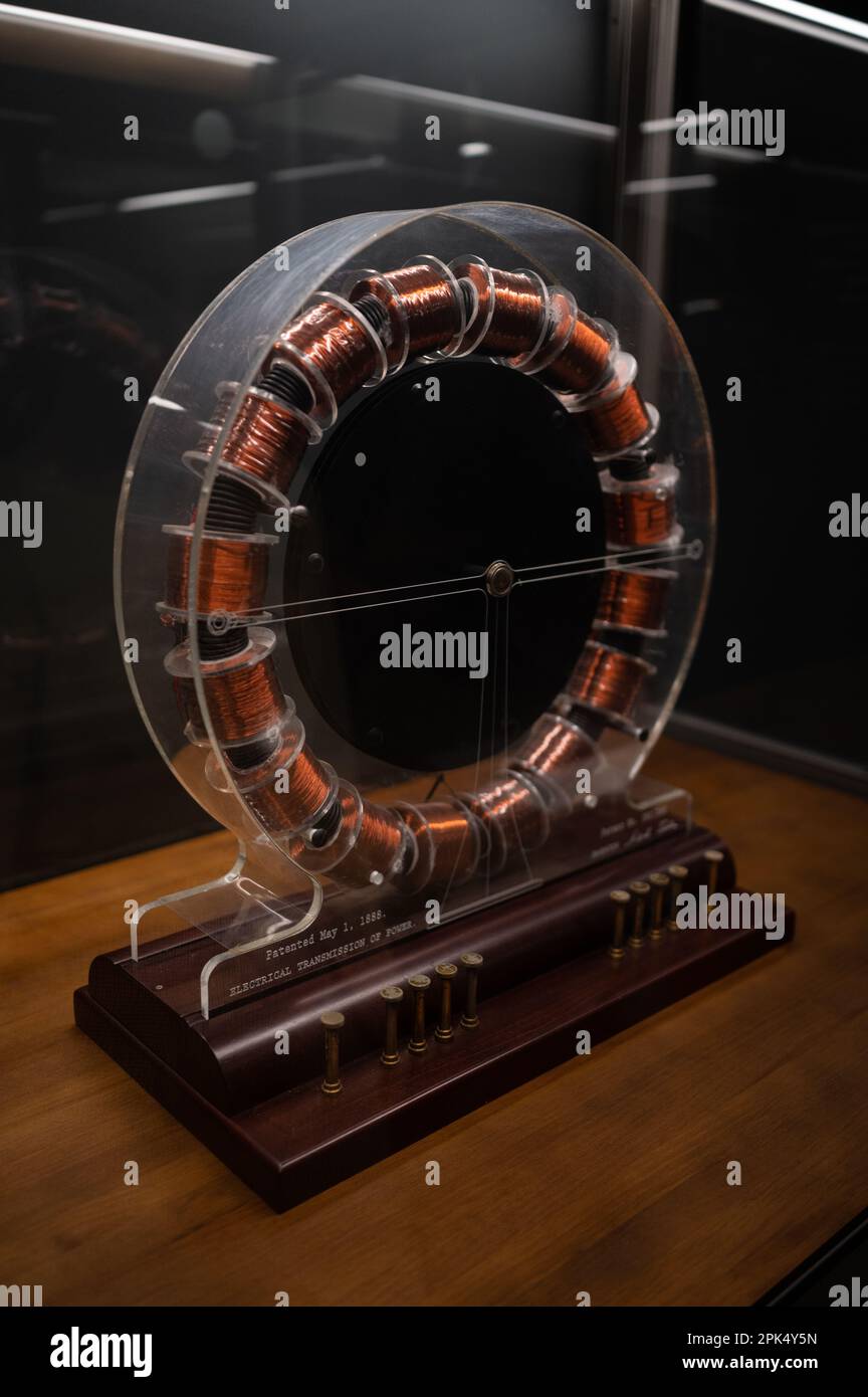 Tesla´s magnetic induction motor with disc-shaped rotor, based on a ... Tesla´s magnetic induction motor with disc-shaped rotor, based on a ...