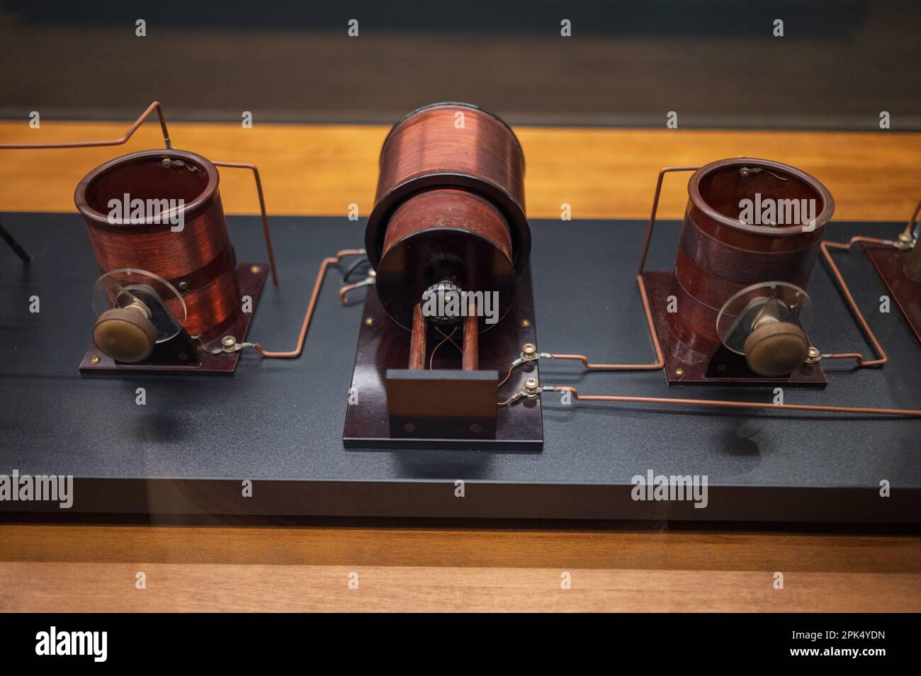 Four resonant circuit system hi-res stock photography and images - Alamy