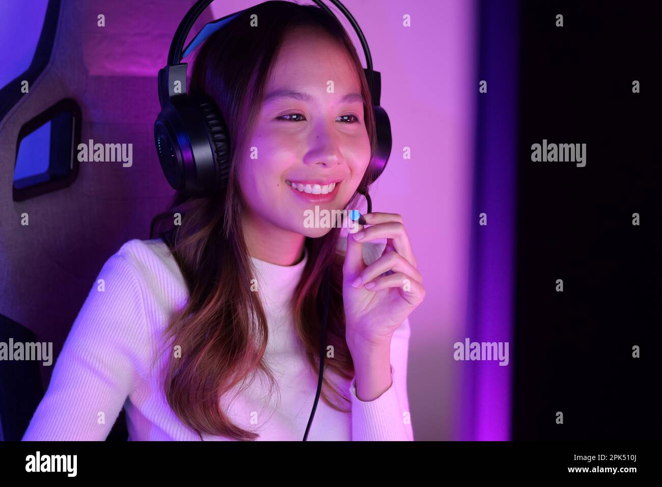 Streamer professional gamer smile hi-res stock photography and images ...