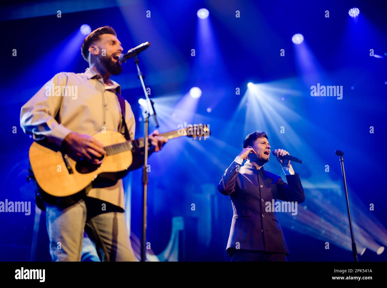 Dutch singing duo hi-res stock photography and images - Alamy