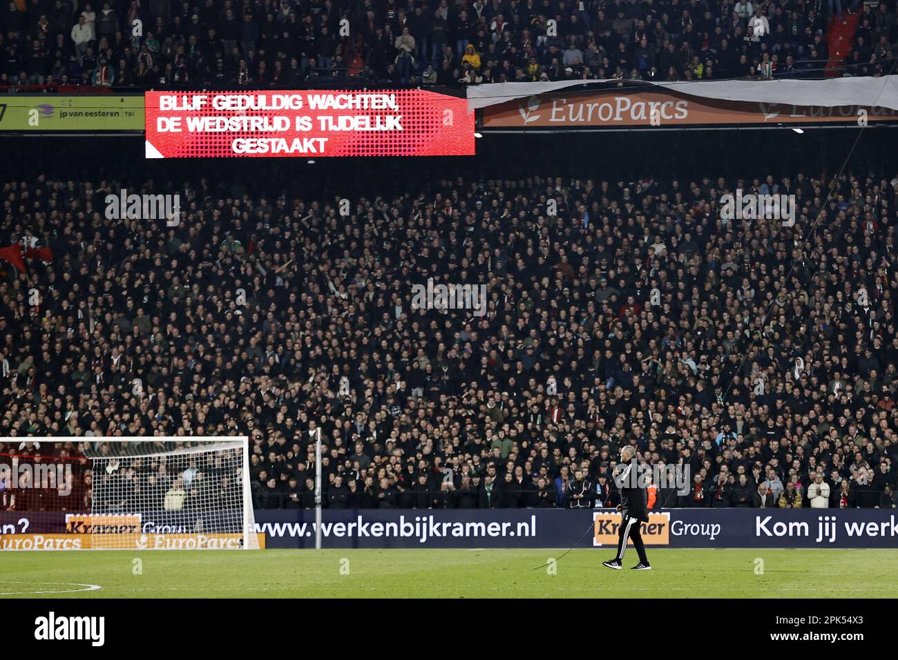 ROTTERDAM - John de Wolf addresses the crowd during the temporary ...