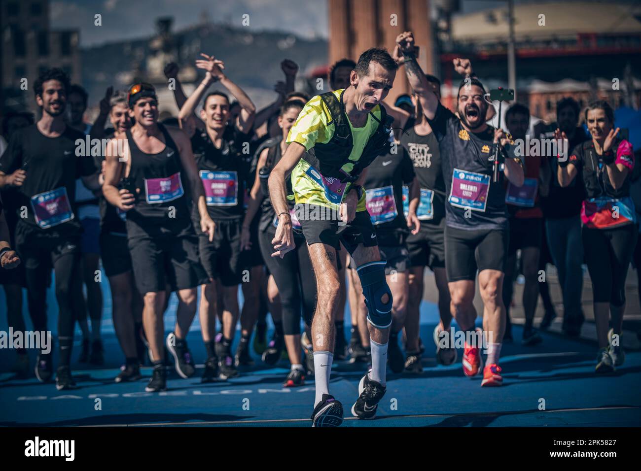 Alex Roca reaching the finish line in his first Barcelona marathon and ...