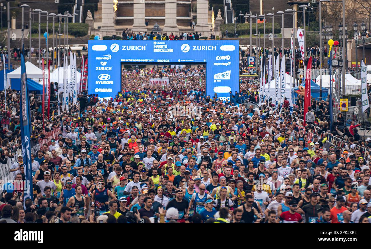 Starting image of the 2023 Barcelona Marathon Stock Photo - Alamy