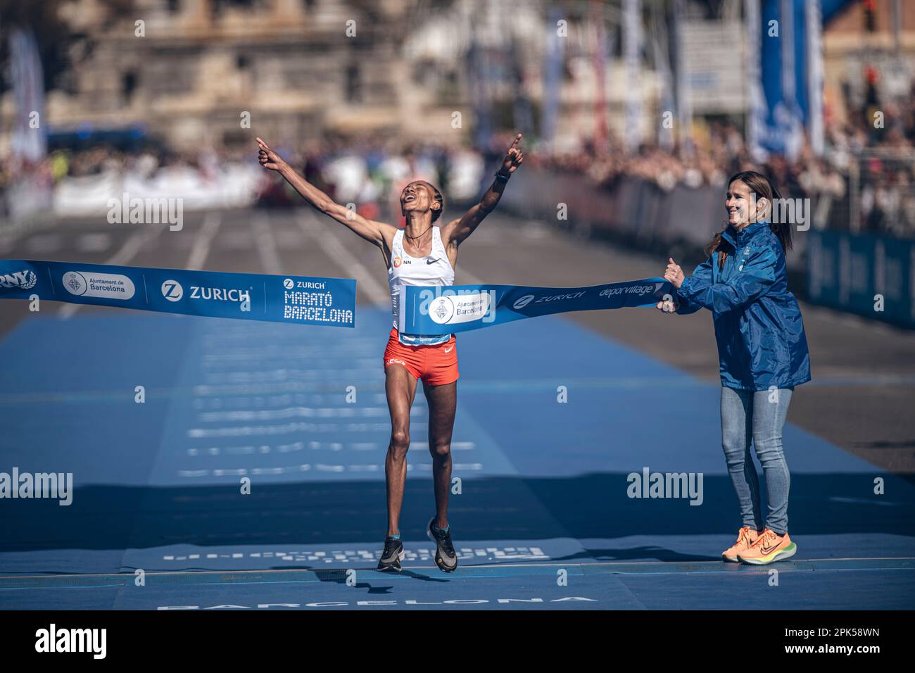Zeineba Yimer in the 2023 Barcelona Marathon Stock Photo - Alamy