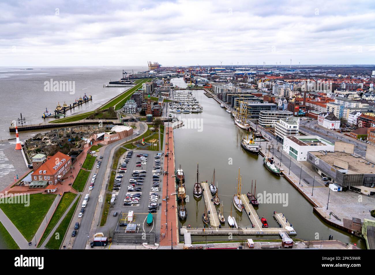 Overview of the New Port and the Overseas Port with Container Terminal ...