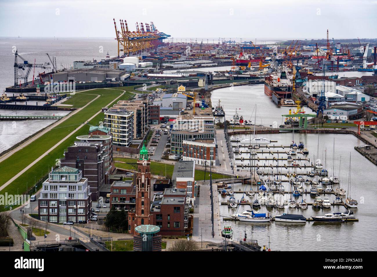 Overview of the New Port and the Overseas Port with Container Terminal ...
