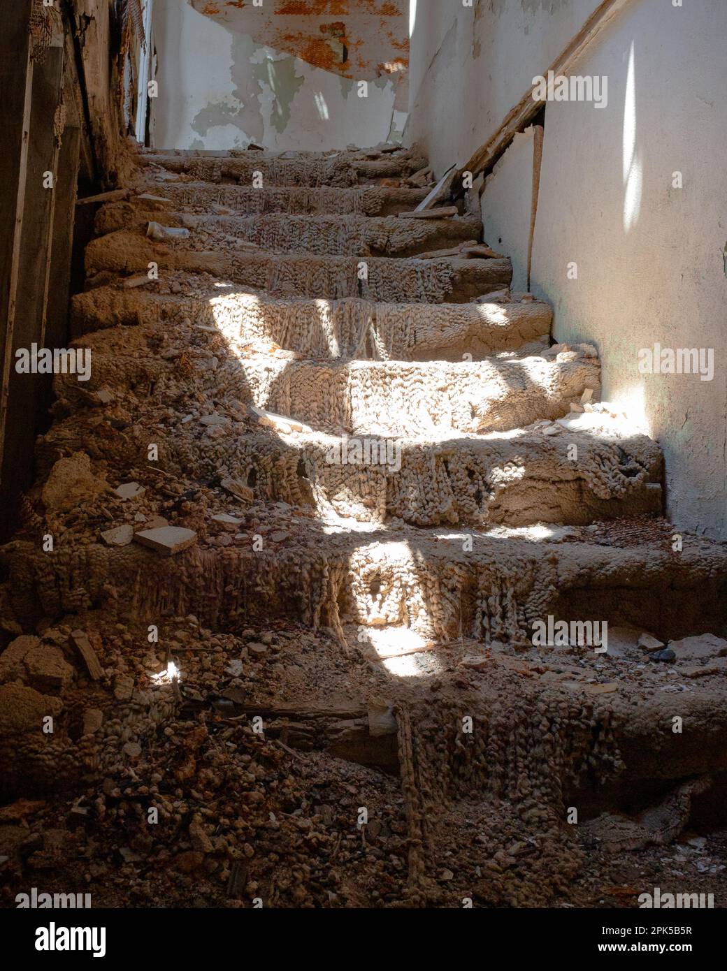 Unsafe building ceiling collapsed hi-res stock photography and images ...
