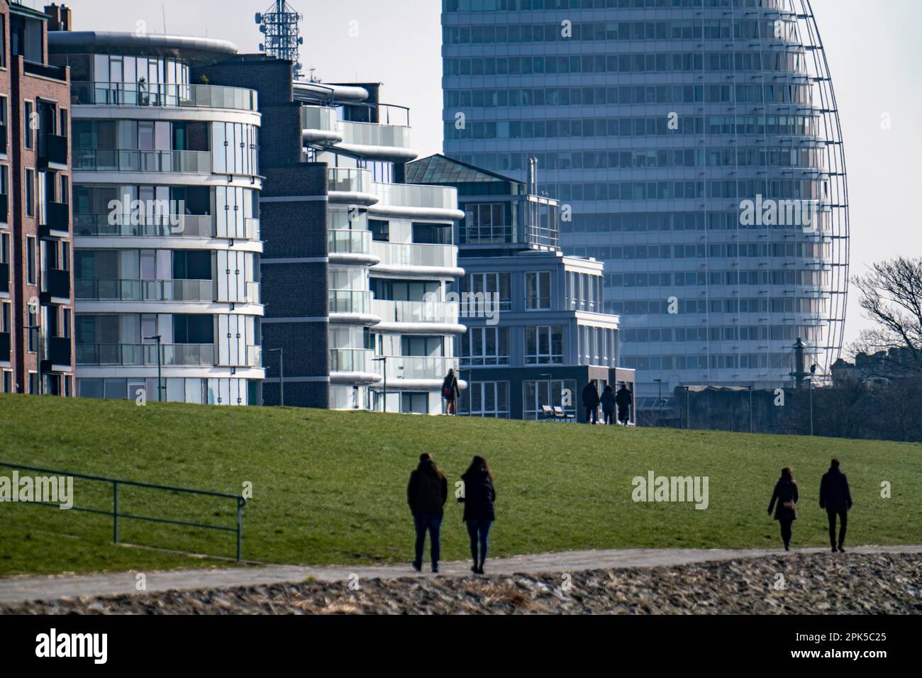 New residential buildings, flats between Viertal Neuer Hafen, on ...
