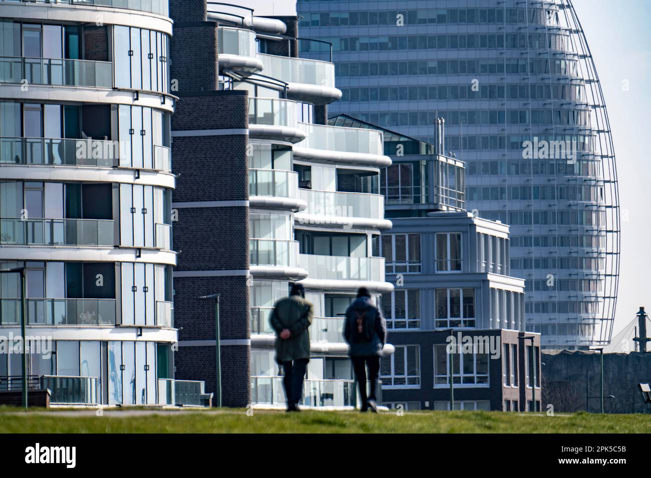 New residential buildings, flats between Viertal Neuer Hafen, on ...
