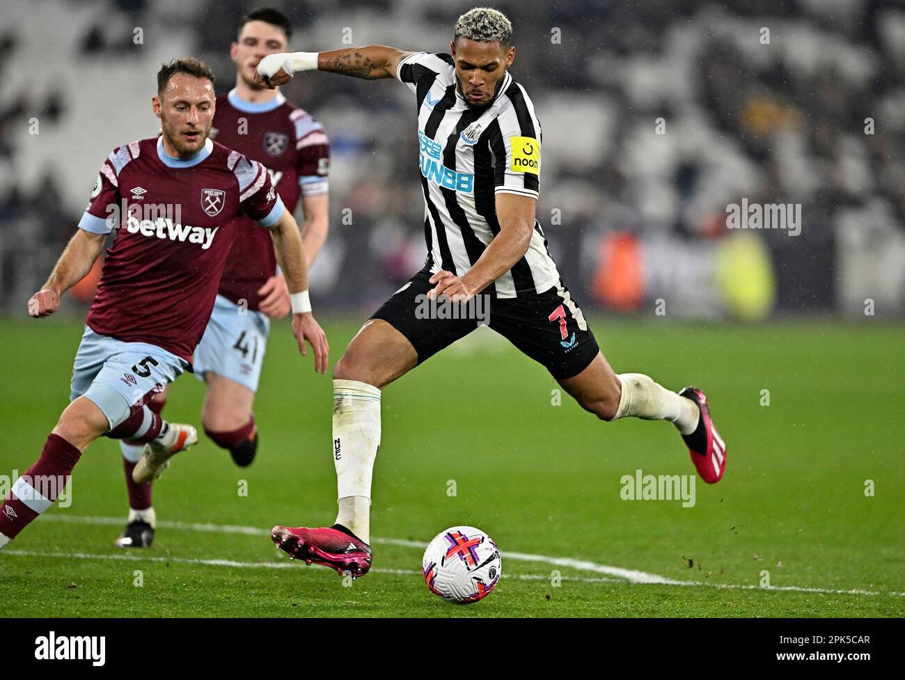 London, UK. 5th Apr, 2023. Joelinton (Newcastle) shoots to score the ...
